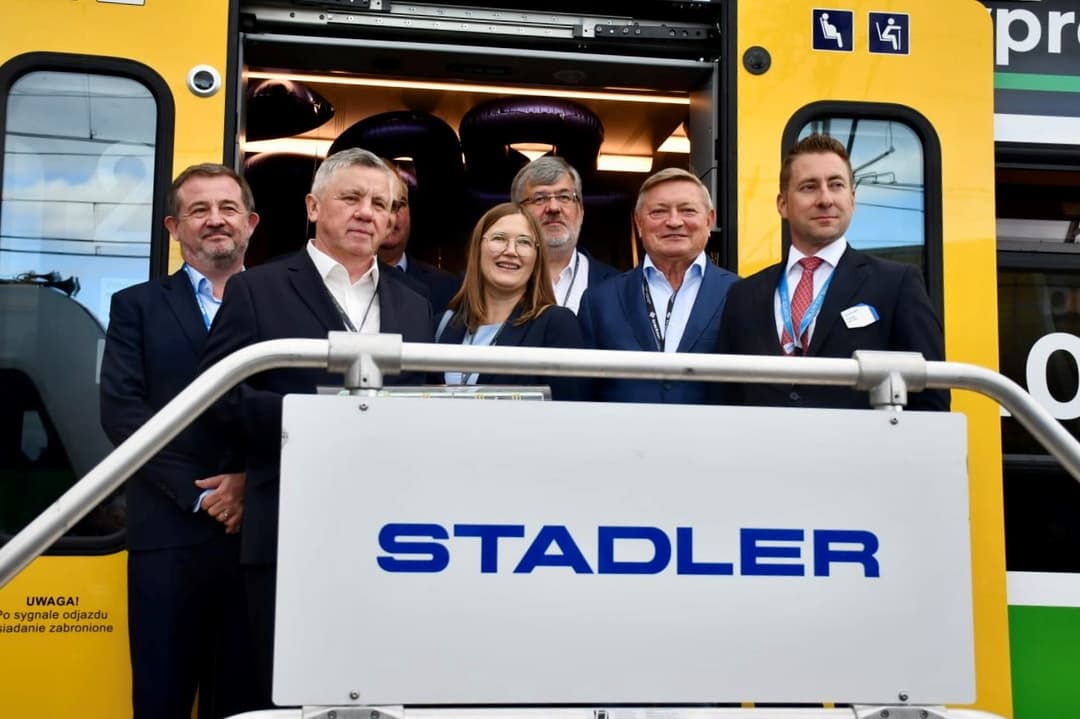 Premiere in Vienna: Stadler and ÖBB present new double-deck train for ...