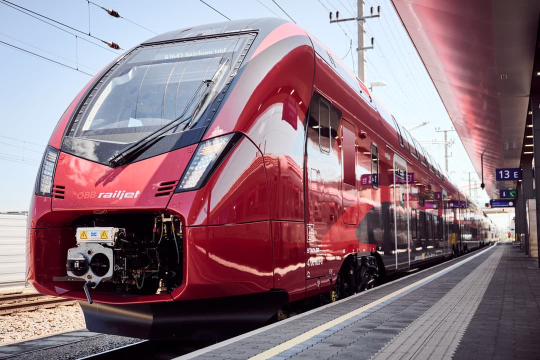 Premiere in Vienna: Stadler and ÖBB present new double-deck train for ...